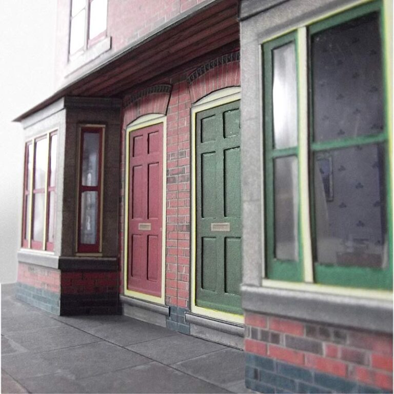 7mm Terraced House With Bay Windows Card Model Kit | Purple Bob's Hobbies